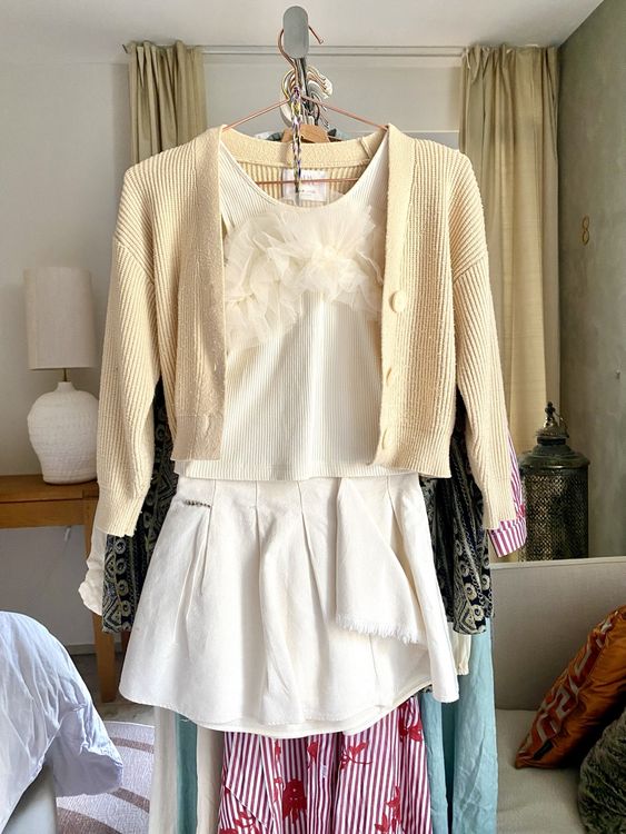 Mädchen Set Rock/Top/Pullover 130-140 beige | Kaufen auf Ricardo