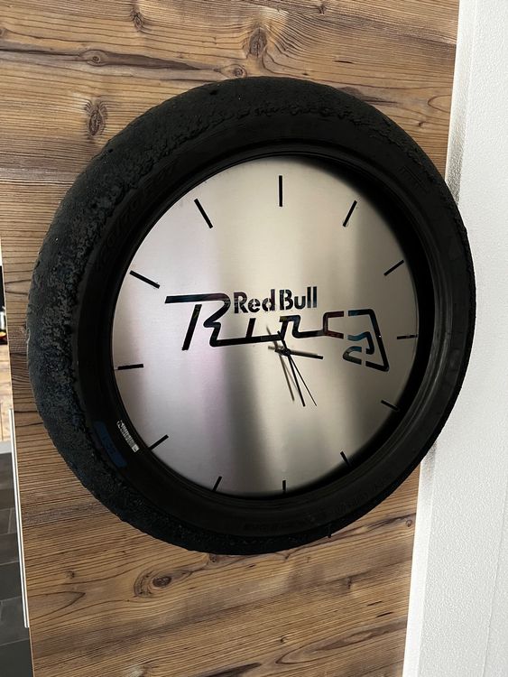 Wanduhr „Red Bull Ring Edition“ mit Beleuchtung (Gebraucht) in ...