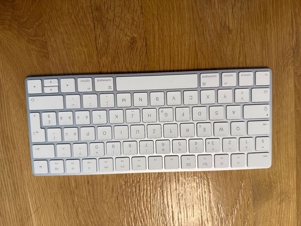Apple Magic Keyboard – QWERTZ, Silber/Weiss, Wireless, Kompa (Gebraucht ...