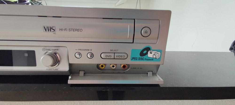 VHS & DVD Combi Recorder SLV-D950 von SONY (Gebraucht) in Schongau für CHF 220 – mit Lieferung ...