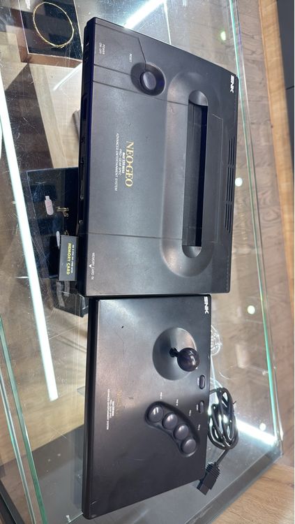 Console Neo Geo + 2 manettes (Gebraucht) in Carouge GE für CHF 289.9 ...