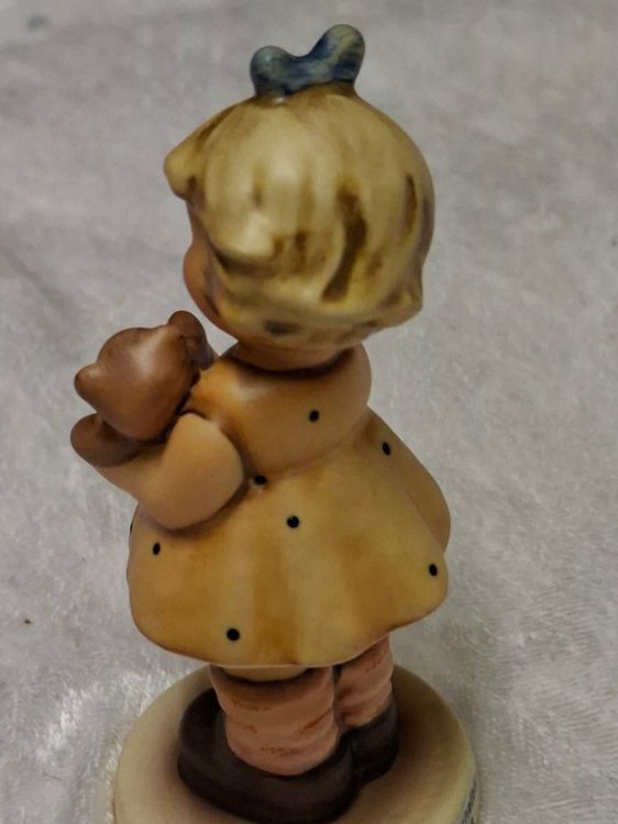 Sammlungsauflösung Hummel-Figuren Mädchen mit Bär Top Zustan (Gebraucht ...