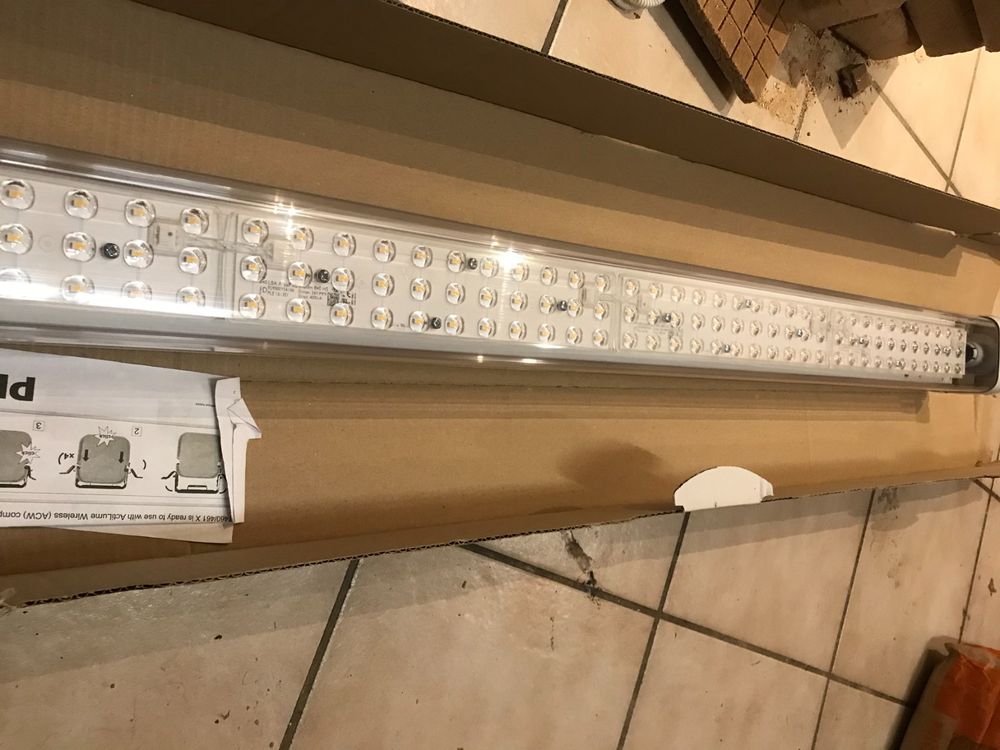 Lampe lineaire LED Philips pacific 460/461C/X | Kaufen auf Ricardo