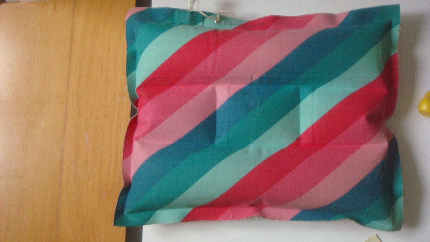 Luftkissen aus den 70er Jahren 41 x 33 cm (Gebraucht) in Münchenstein ...