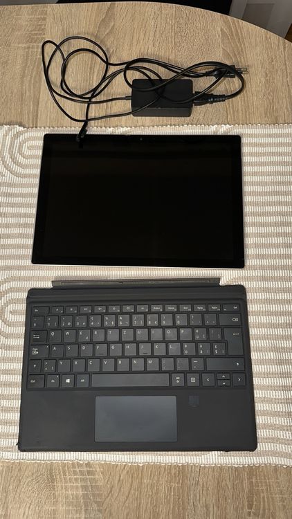 Microsoft Surface 5 Pro i5 / 8GB RAM / 256gb (Defekt) in Basel für CHF ...