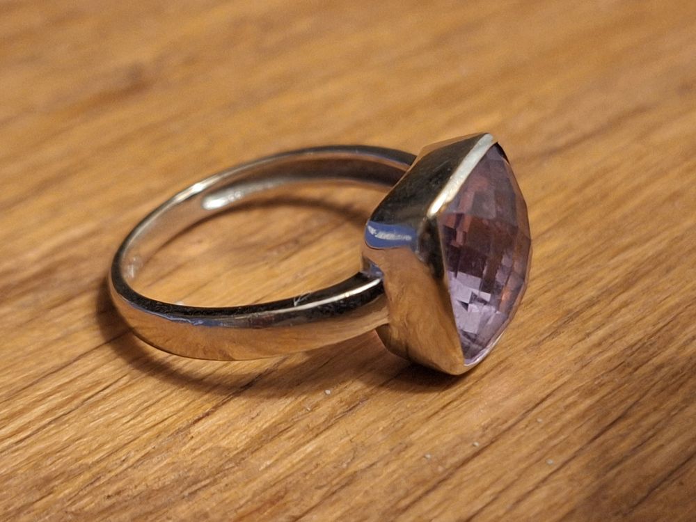 Ring Weissgold 18K (punziert 750) mit Amethyst (Gebraucht) in Dornach ...