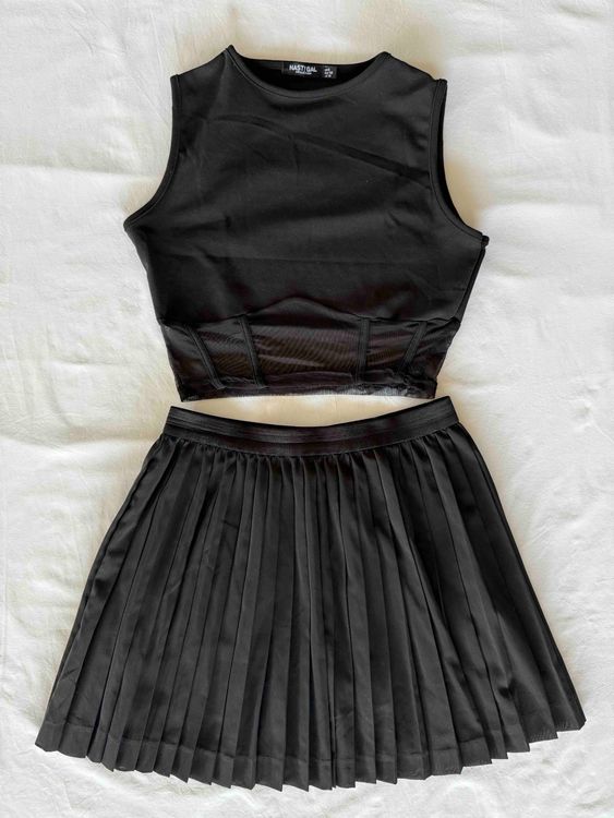 Damen: zwei plissierte Röcke, Top Schwarz, Gr. 38 (Gebraucht) in ...