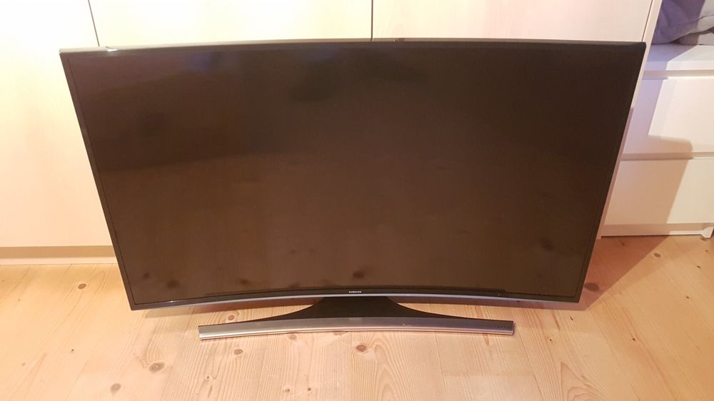 Samsung Curved Smart-TV (120cm Bilddiagonale) (Gebraucht) in Herisau für CHF 152 – nur Abholung ...