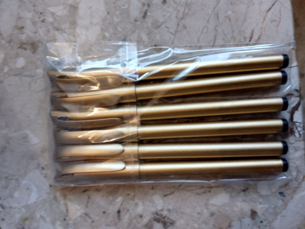 Kugelschreiber (Neu und originalverpackt) in Willisau für CHF 4 – mit ...