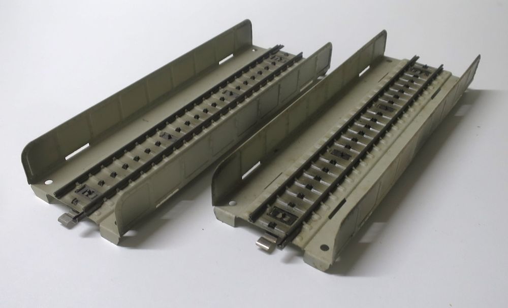 Märklin 7161 - 2 Vollträgerbrücken (Gebraucht) in Cheseaux-Noréaz für ...