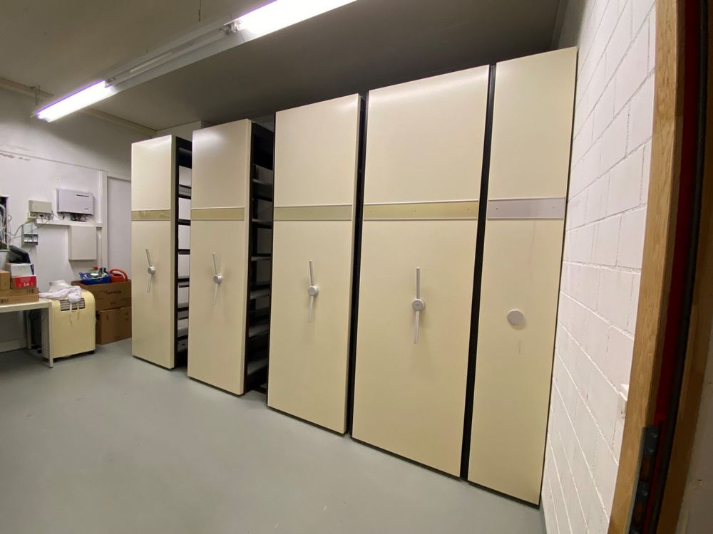 Archiv Akten Rollschrank auf Schienen / Schieberegal (Gebraucht) in ...