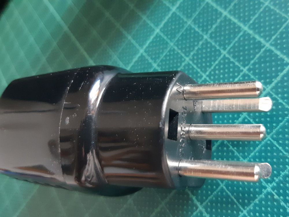 Stecker Typ 15 schwarz 10 A | Kaufen auf Ricardo