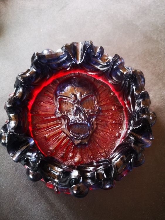 Totenkopf Skull Aschenbecher aus Epoxit Harz | Kaufen auf Ricardo