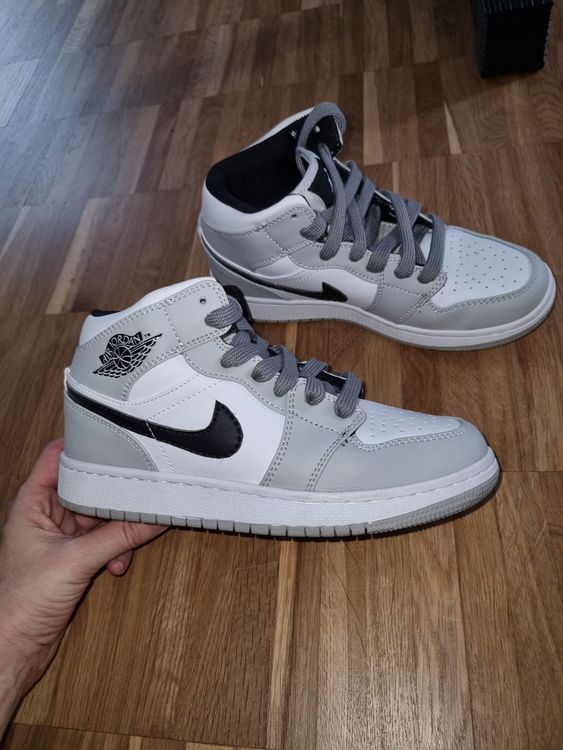 Jordans Grau Weiss