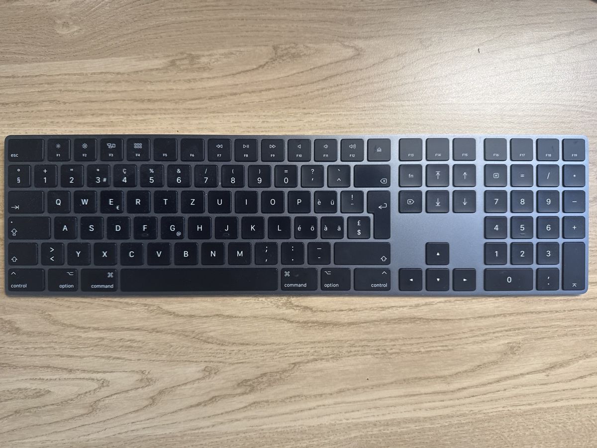 Apple Magic Keyboard with Numeric Keypad - Space Grey (Gebraucht) in ...