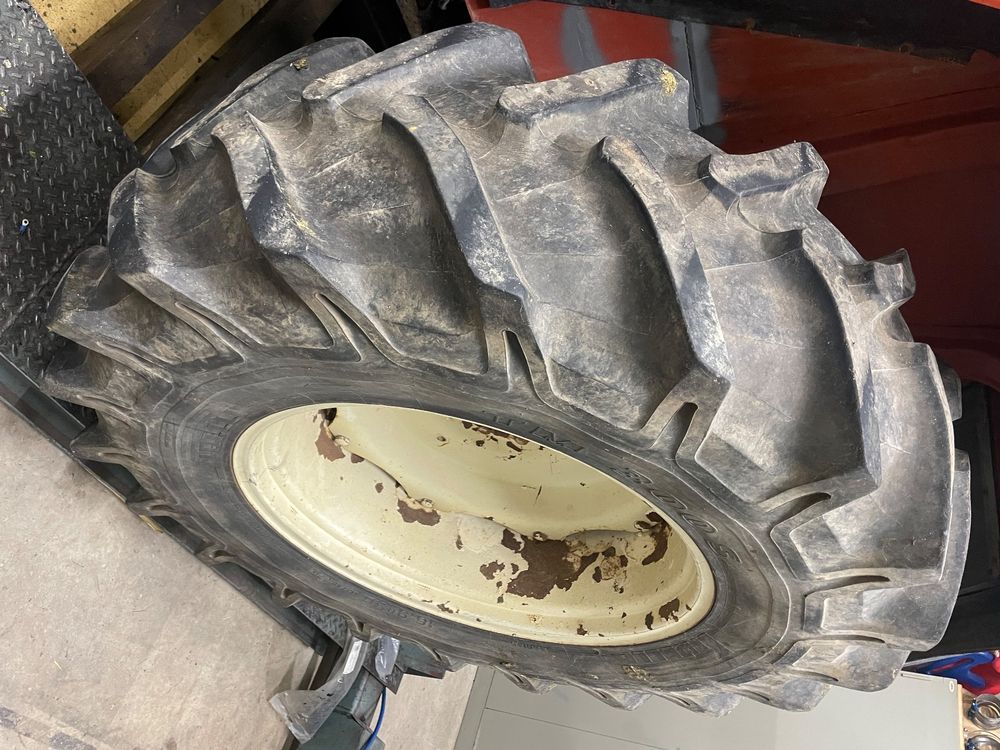 Traktor Räder 16.9R30 Pneu mit Felgen (Gebraucht) in Hasle für CHF 565 – nur Abholung auf ...