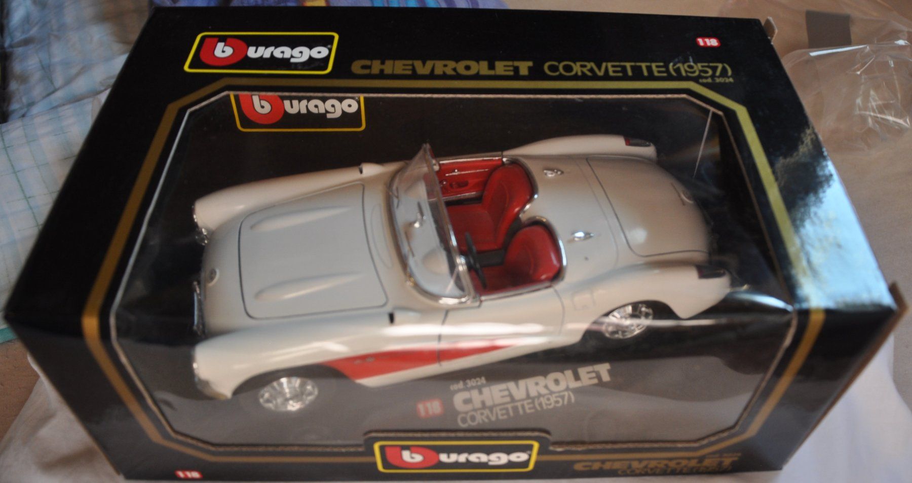 Burago Chevrolet Corvette (1957) 1:18, Sammlerstück! (Gebraucht) in ...