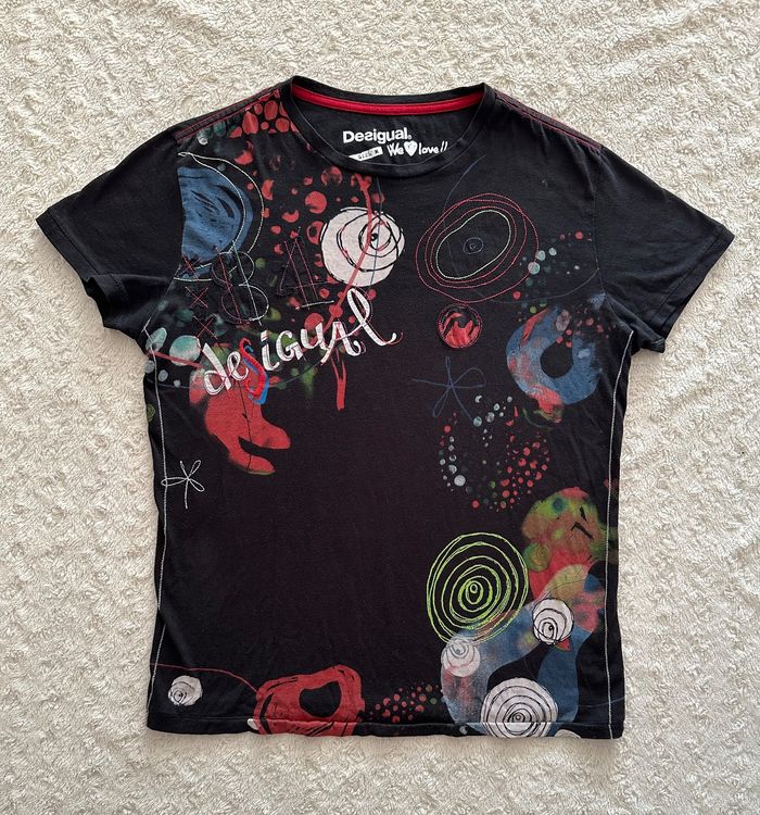 DESIGUAL T-Shirt schwarz mit bunten Details | Kaufen auf Ricardo