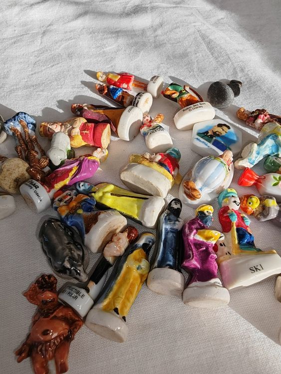 Collection figurines "Fèves" vintage (Gebraucht) in Orbe für CHF 15 ...