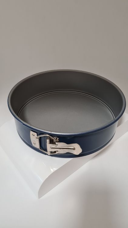 Springform blau (Gebraucht) in Bremgarten AG für CHF 2.05 – mit ...