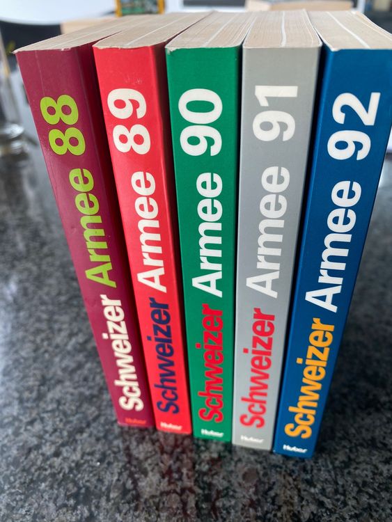 Handbücher Schweizer Armee 1988 - 1992 (neu) (Neu (gemäss Beschreibung ...