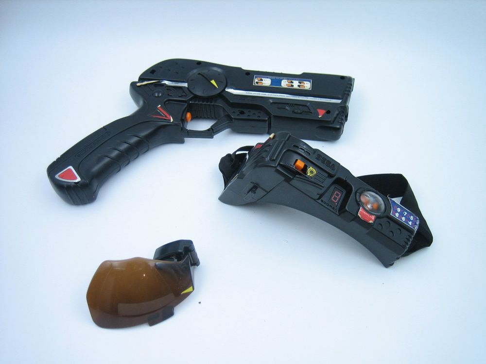 2 x SEGA Laser Pistole / Gun 1997 OVP. (Gebraucht) in Zürich für CHF 47 ...