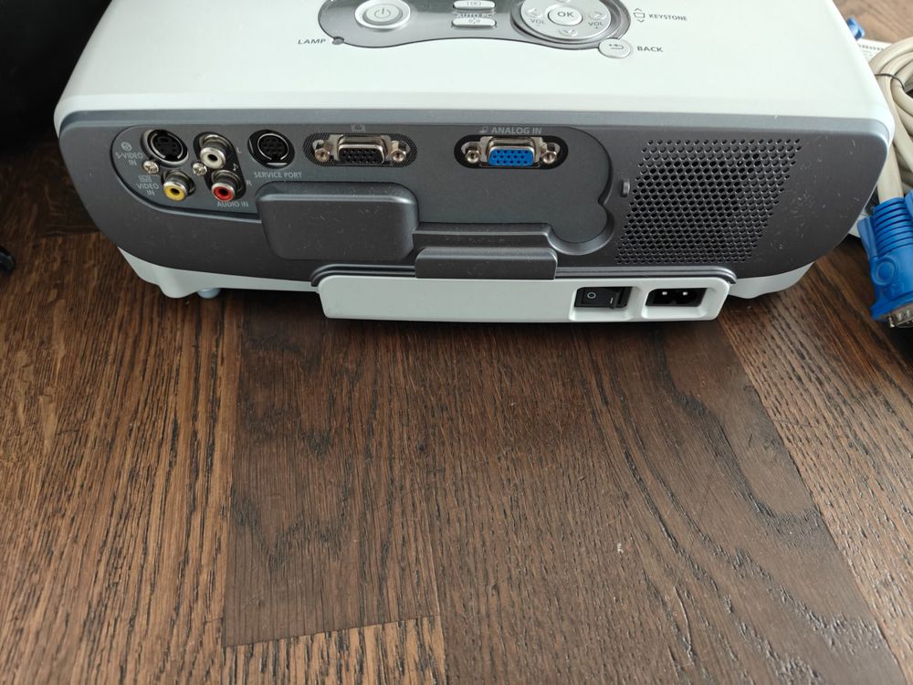 Canon LV-X6 Beamer mit Tasche & Kabeln – funktionsfähig (Gebraucht) in ...