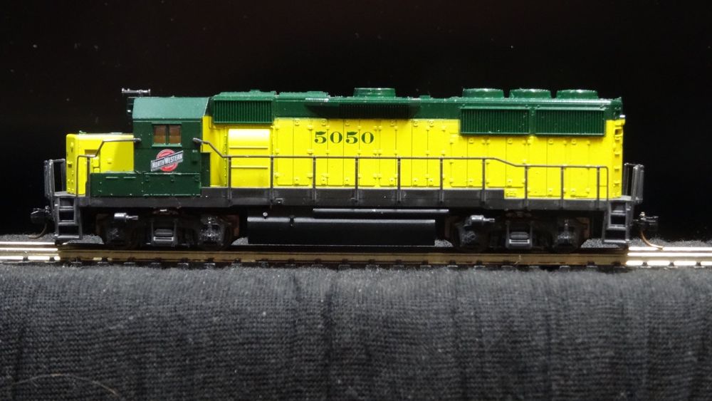 Kato 176-033, EMD GP 50, Chicago North Western, CNW, Vitrine | Kaufen auf Ricardo