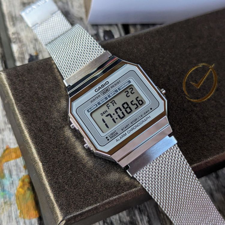 Casio A700 Retro-Digitaluhr in Silberton | Kaufen auf Ricardo