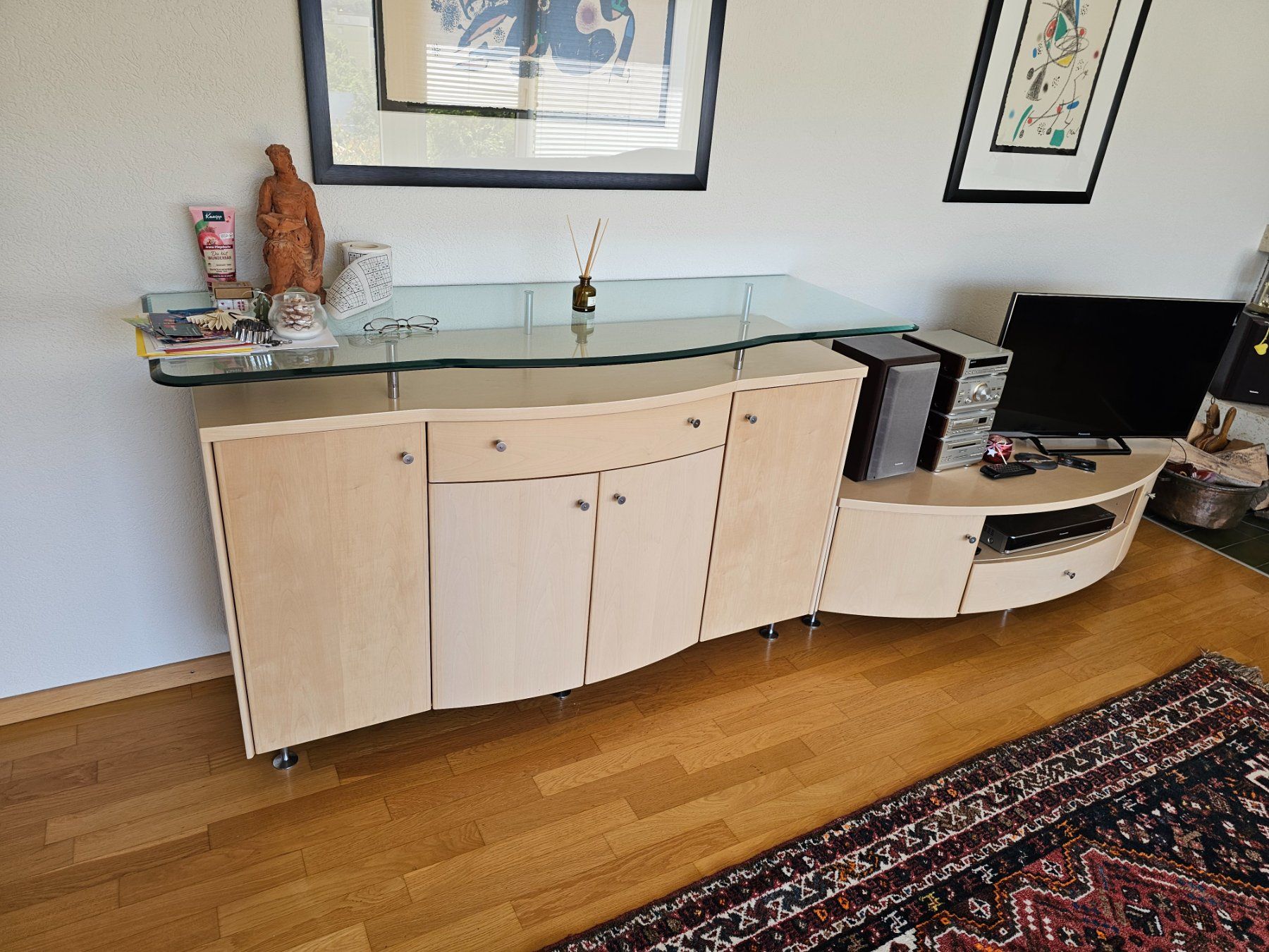 Sideboard mit Glasplatte und TV-Möbel Nussbaum hell gebogen (Gebraucht ...