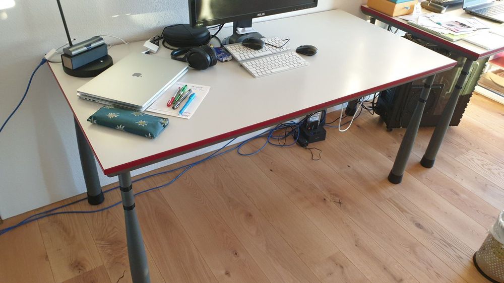 Gepflegtes und sehr massives Lista Pult (Gebraucht) in Utzigen für CHF ...