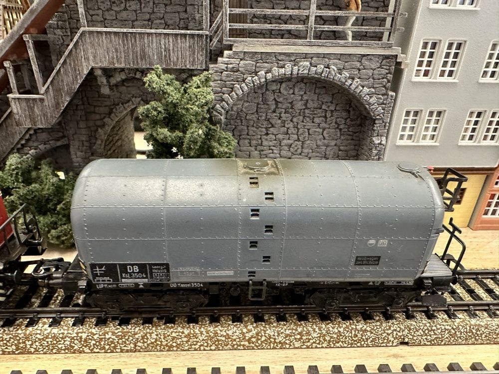 Märklin 3065 DB BR 260 mit 4621 Güterwagen (Gebraucht) in Lupsingen für ...