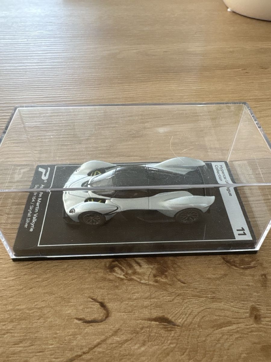 Aston Martin Valkyrie 1/64 Skyfall Silver - Neuf (Neuf avec emballage d ...