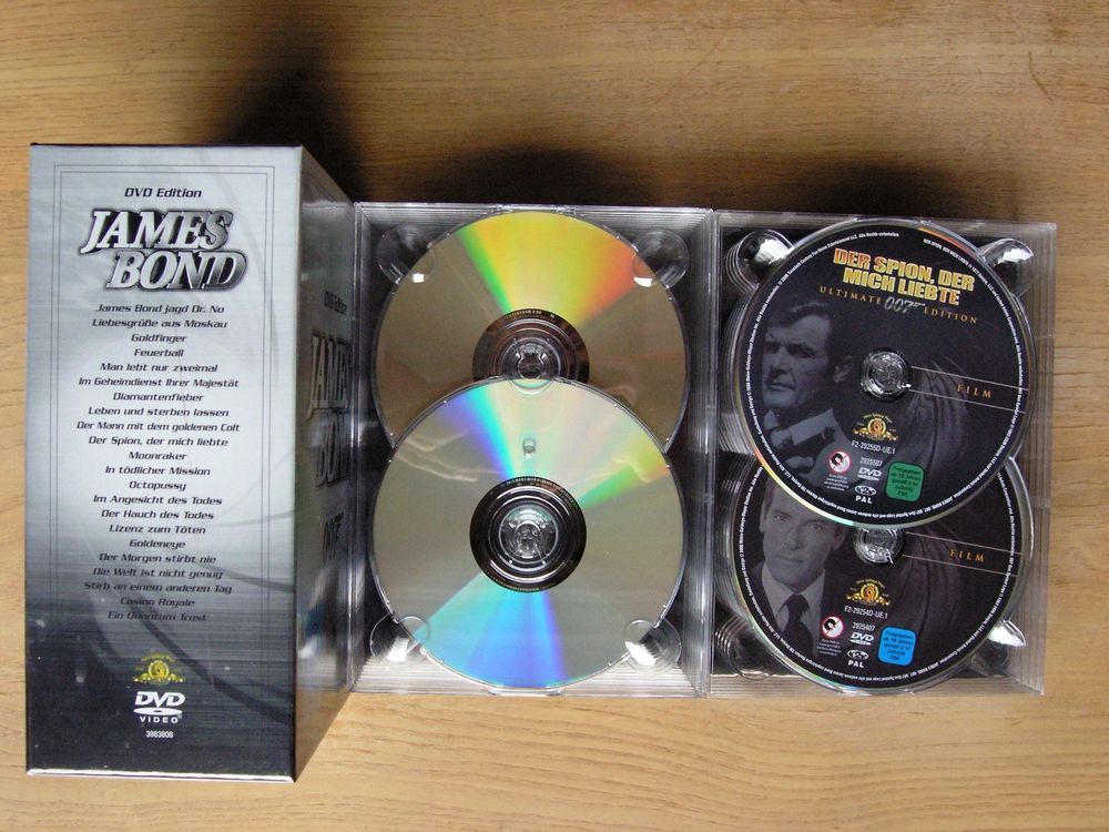 James Bond 007 Ultimate Edition 22 DVDs (Gebraucht) in Zuzwil SG für CHF 56 – mit Lieferung auf ...
