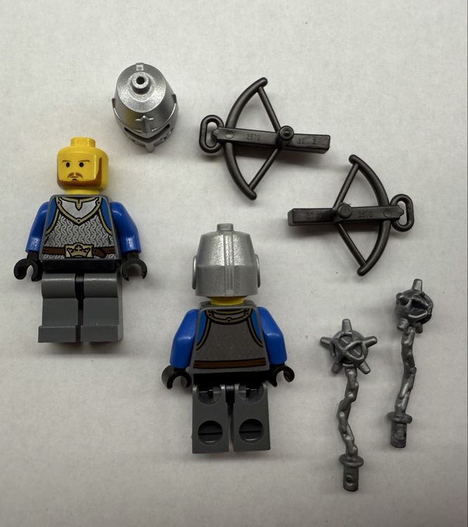 2x Lego Ritter Figuren mit Waffen & Helmen | Kaufen auf Ricardo