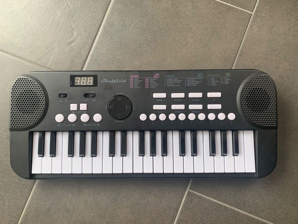 Kleines Keyboard mit 3 Oktaven (Gebraucht) in Niederglatt ZH für CHF 15 ...