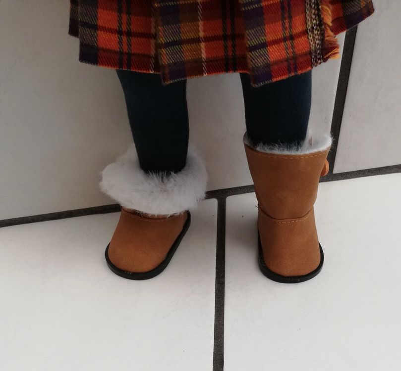 Für Sashas: Stiefeli hellbraun mit Fell (Neu und originalverpackt) in Seewen SZ für CHF 11 – mit ...