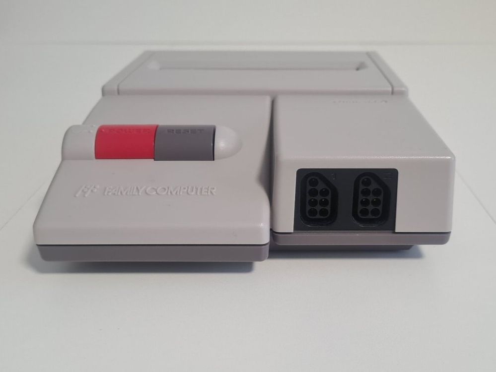 Ab 1.- Nintendo Famicom Toploader & 2 Dogbone Controller (Gebraucht) in ...