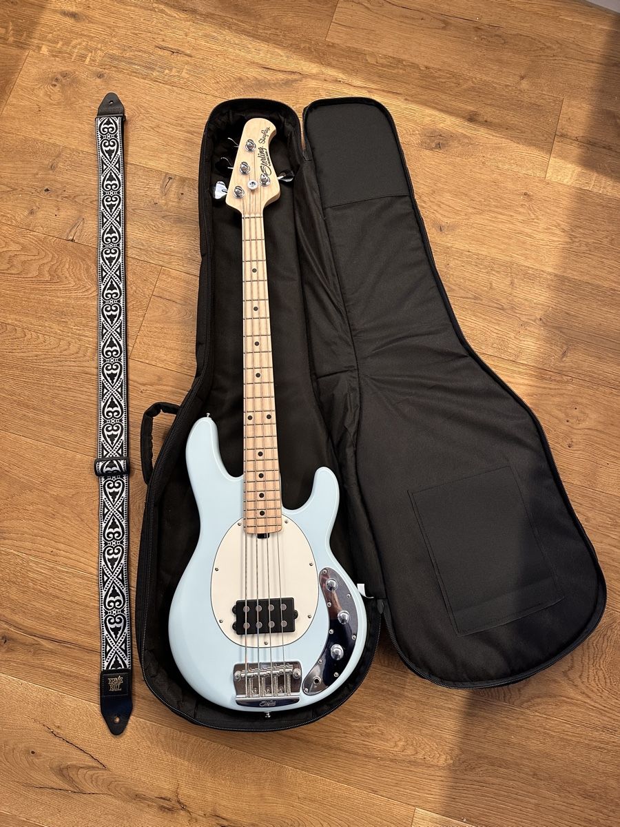 Sterling by Music Man StingRay Short Scale Bass wie neu! (Neu (gemäss ...