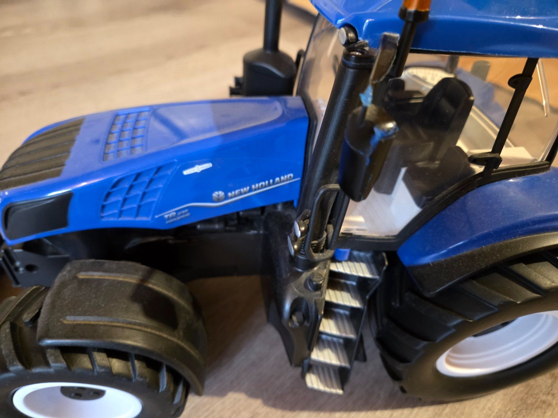 Bruder Traktor RC New Holland Traktor 2.4 GHz (Gebraucht) in Mümliswil ...