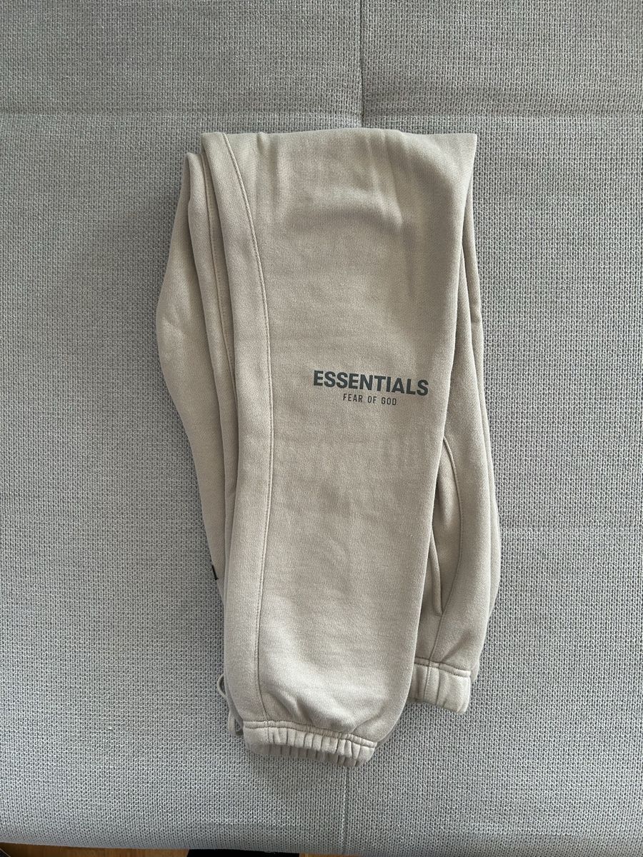 Ensemble Essentials (D'occasion) à Fribourg pour CHF 50 – avec ...