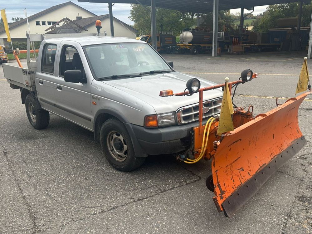 Ford Ranger 2.5TD mit Schneepflug, Alubrücke, Spikesreifen (Defekt) in ...