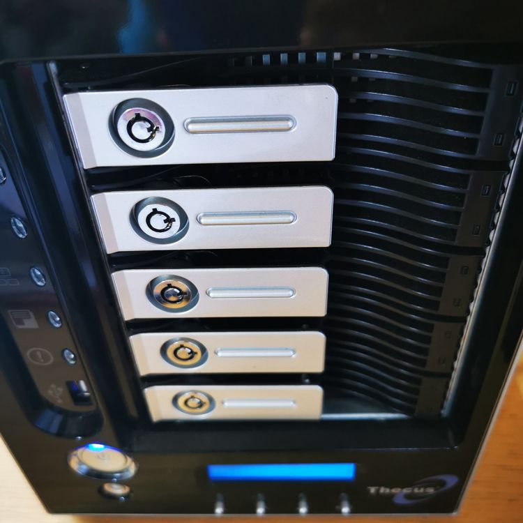 Thecus NAS N5200Pro 5 mal 2 TB - 8 TB netto - RAID5 (Gebraucht) in ...