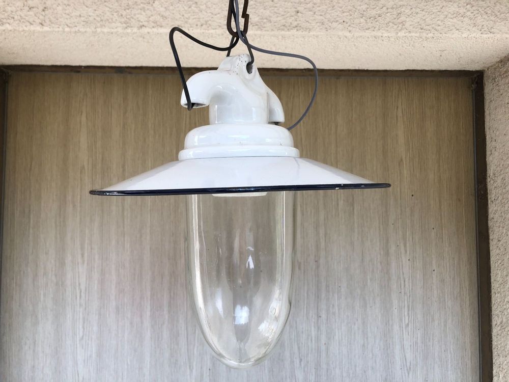 Stalllampe mit Glas und Emailschirm (Gebraucht) in Vilters für CHF 95 ...