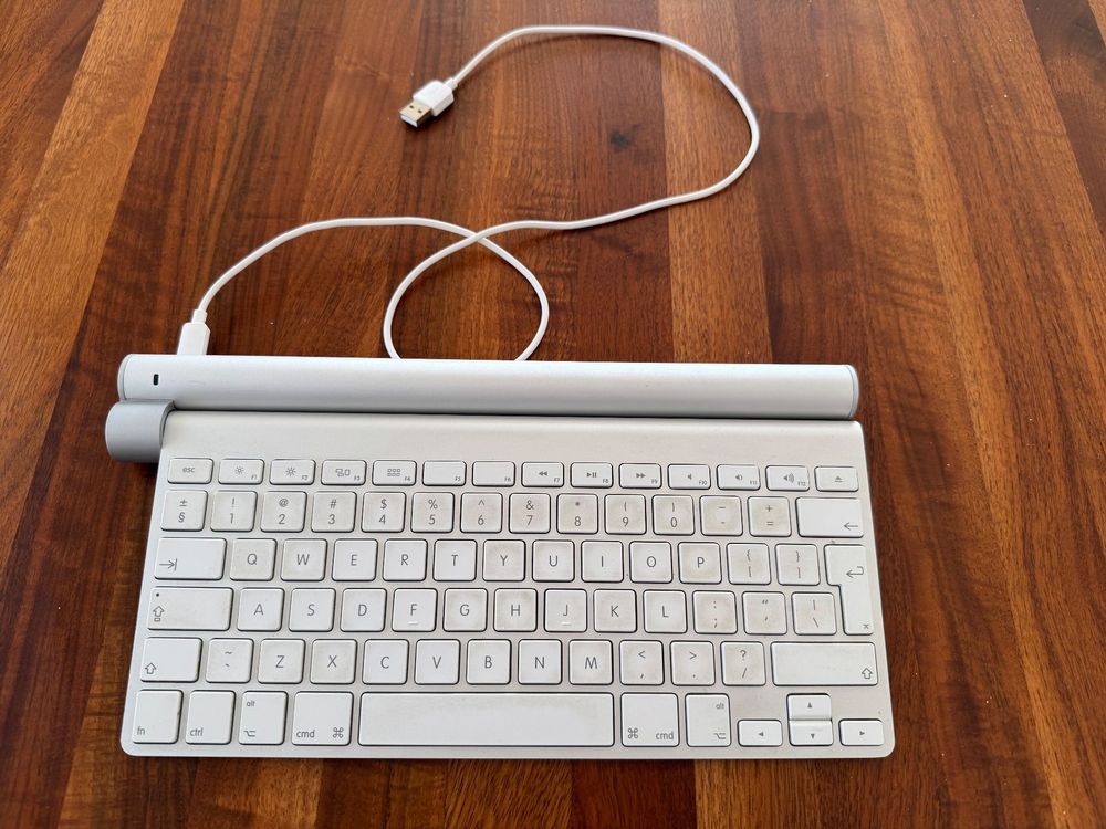 Apple Magic Keyboard A1314 mit Mobee Charger (Gebraucht) in Zumikon für ...