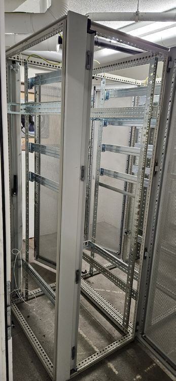 Server Rack | Kaufen auf Ricardo