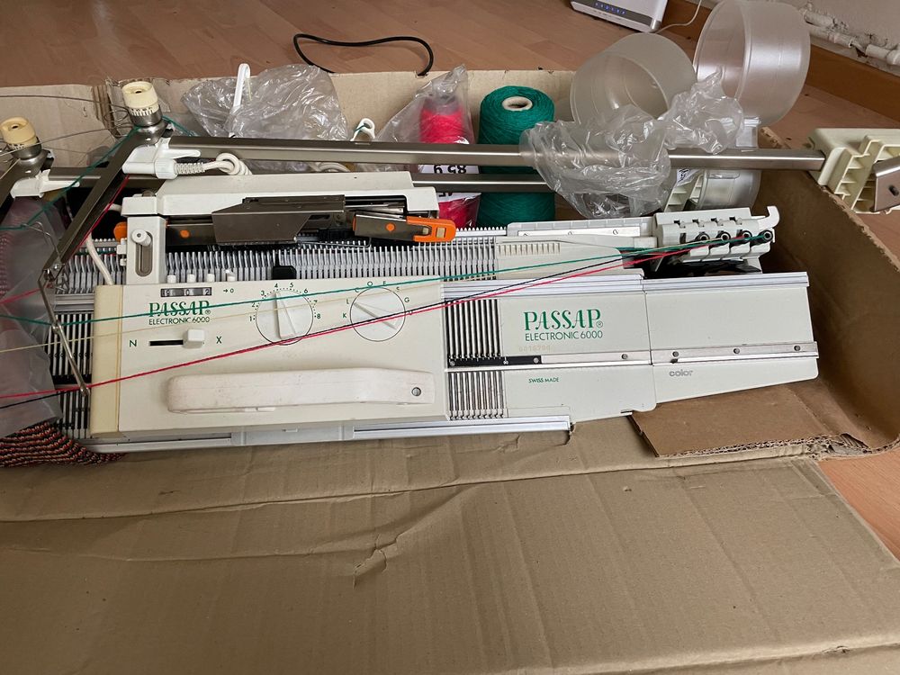 Strickmaschine PASSAP Electronic 6000 inkl. PC und Zubehör (Gebraucht ...