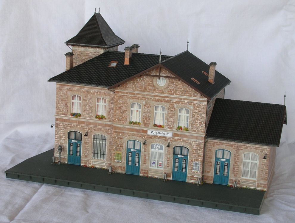 H0-Bahnhof Volgelsheim, fertig gebaut, Faller Nr. 110121 (Neu (gemäss ...