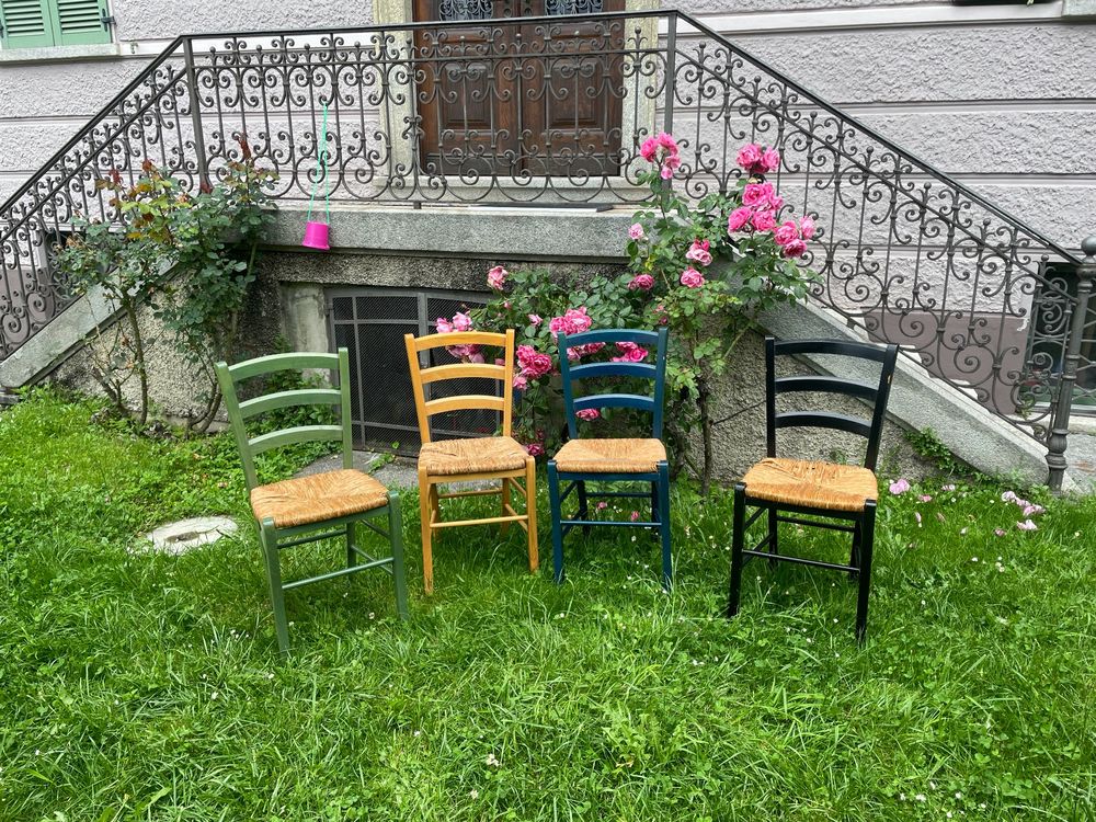 Lotto 4 sedie colorate in legno con paglia | Kaufen auf Ricardo