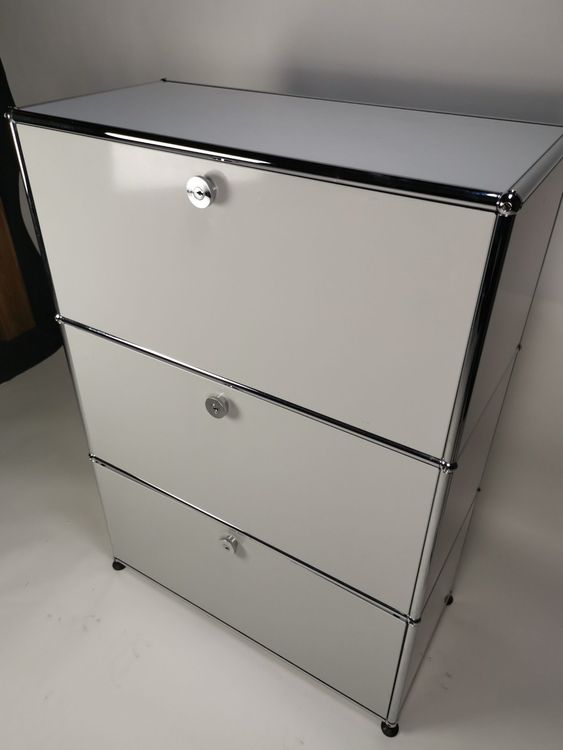 USM Regal Lichtgrau Top Zusatand (Preis Verhandelbar) (Gebraucht) in ...